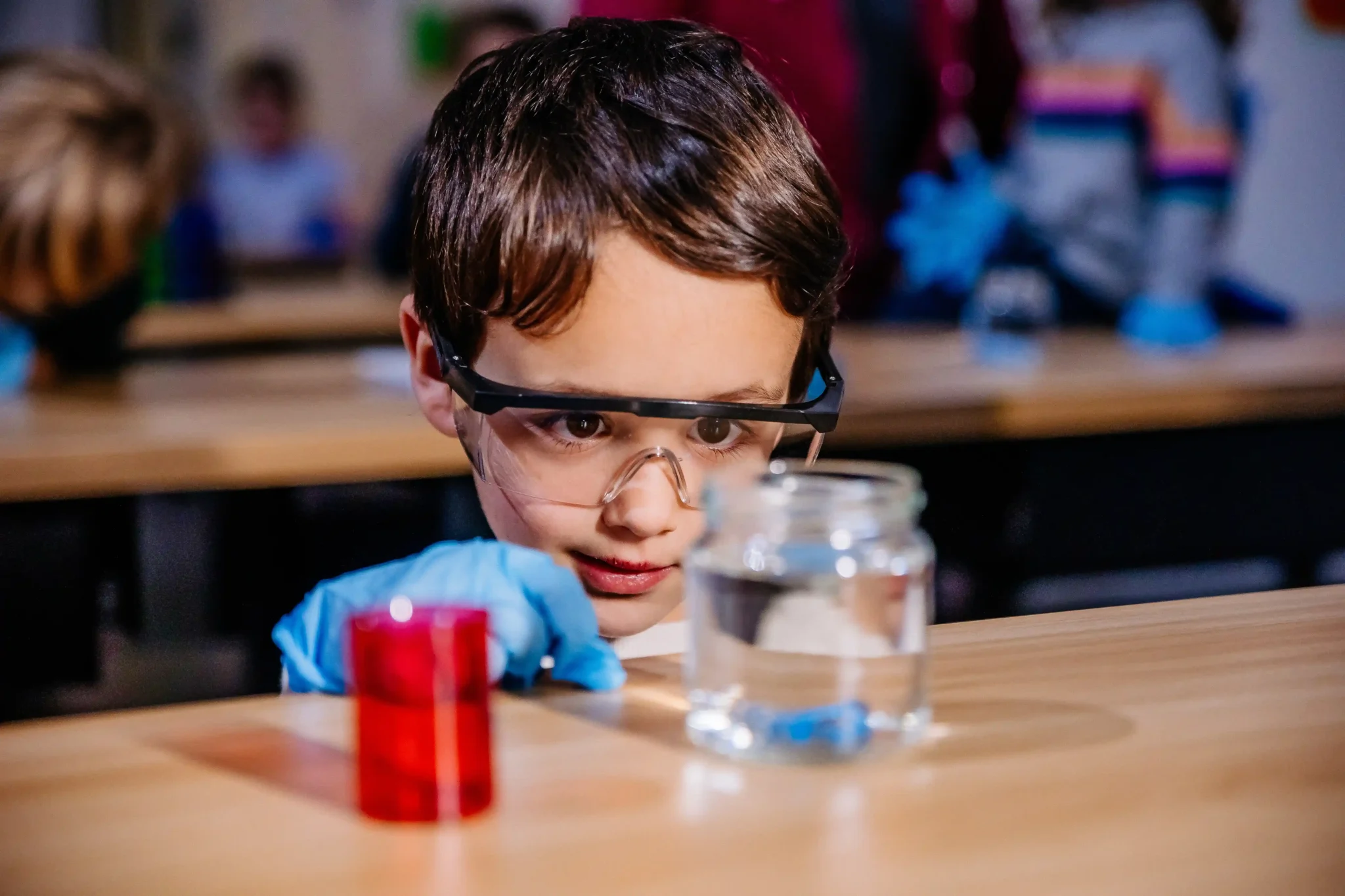 Domowe eksperymenty z dziećmi: nauka przez zabawę | Funzeum - Centrum Dziecięcej Wyobraźni